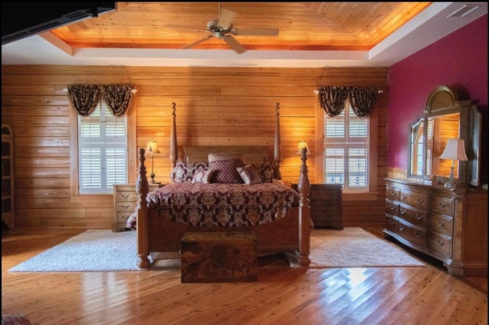 Riverview- Log Cabin- Special pricing October / November BOOK NOW ...