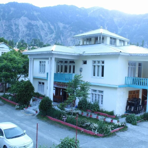 Book Holiday Resort Hotel kalam in Swat | Hoteles.com