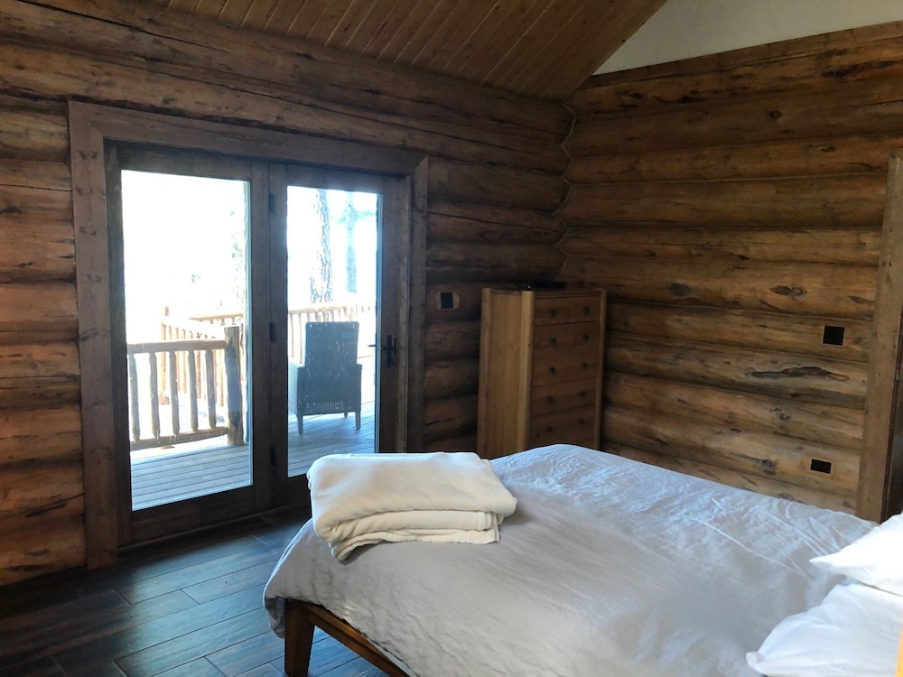 Flathead Lake cabin with beachfront, stunning views - Finley Point | Vrbo