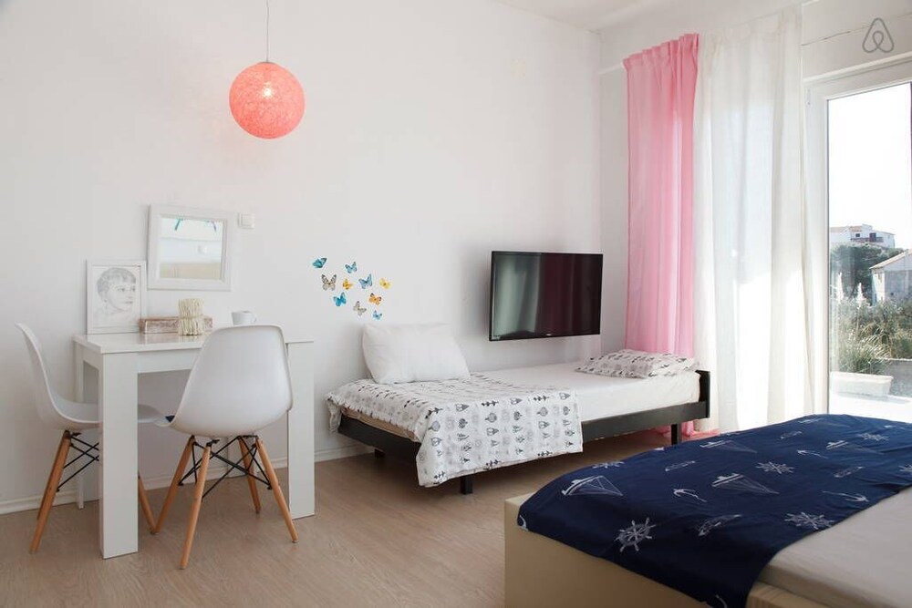 Summer holiday No.3 studio apartm- 2 min to the beach-free: parking&WI ...