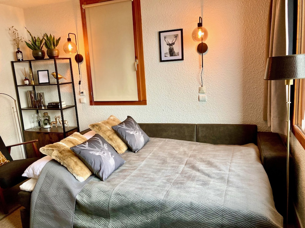 Spacious and clean appart. (4-6 pers.) on piste at Altispace, very ...