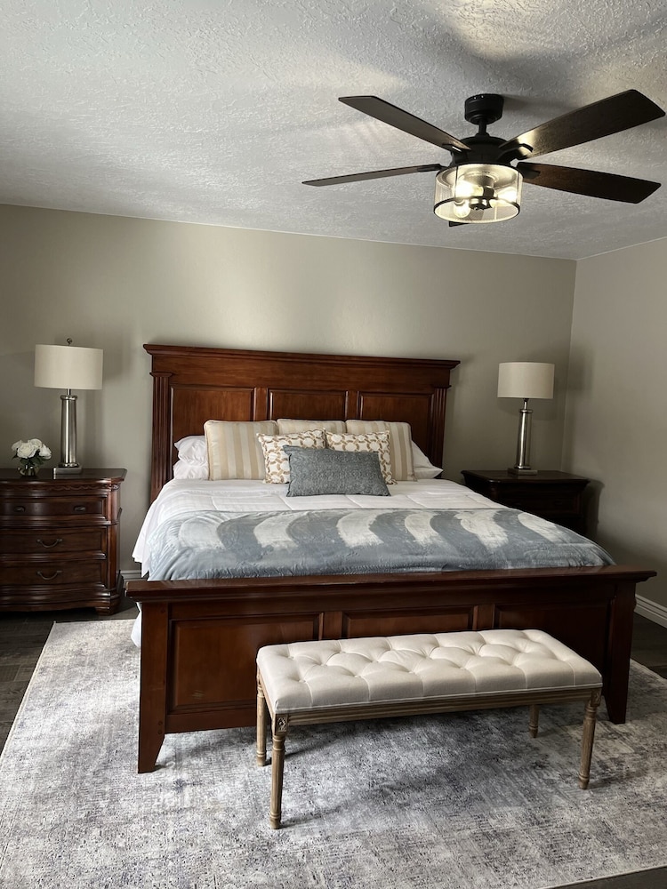 Multi-family - large group home that sleeps up to 25 people. - Cedar ...