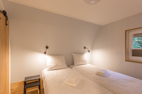 150 M² Apartment ∙ 8 Bedrooms ∙ 18 Guests - Giethoorn