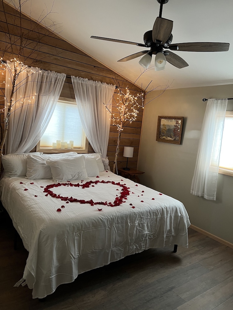 New & Romantic Couples Cabin with hot tub & fire pit near Athens ...