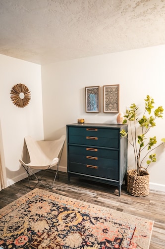 Riverfront Condo 2 Blocks To Downtown Bend - Bend, OR