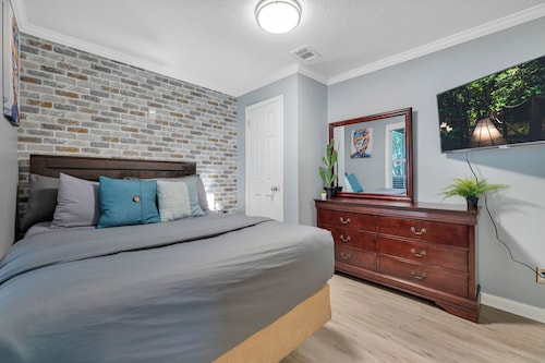 Energy Villa #1, Sleeps 4, 15 Mins To Attractions - Atlanta, GA