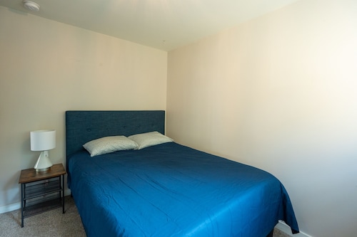 Seattle Charmer - With Private Patio & Green Belt! - Shoreline