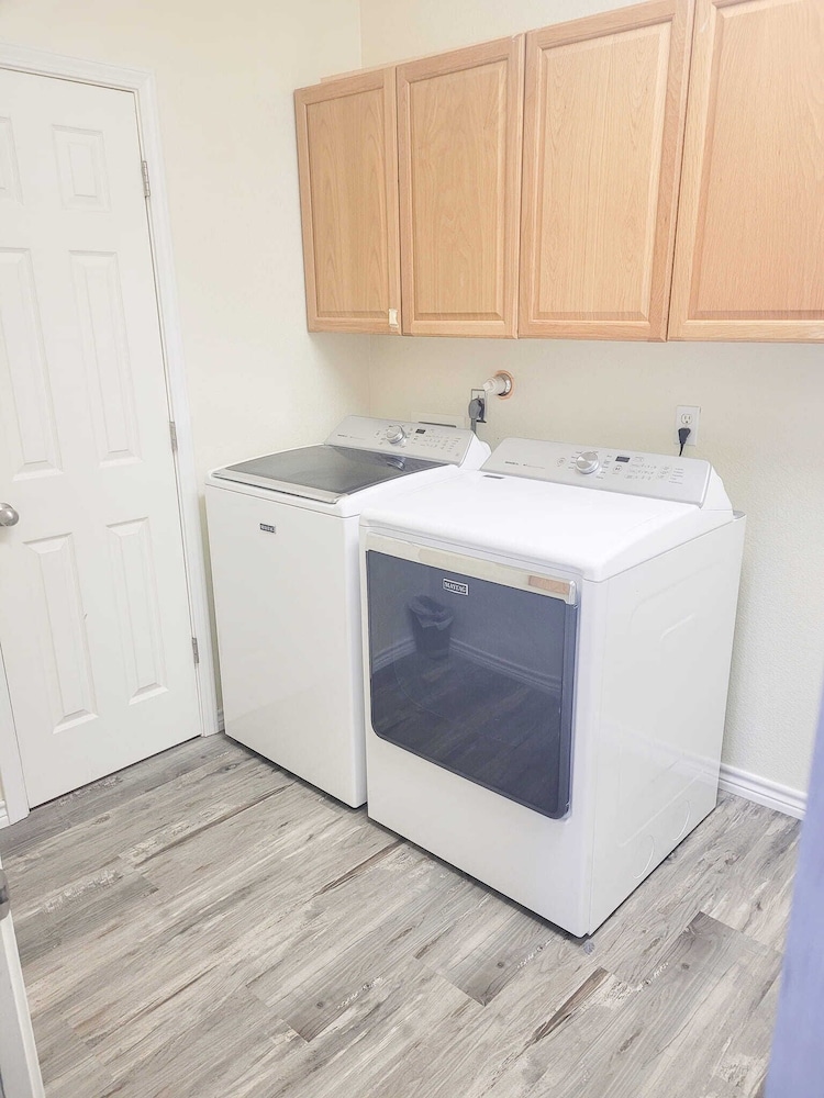 Spacious Family & Pet friendly home with Game Room FLETC or Long Term ...