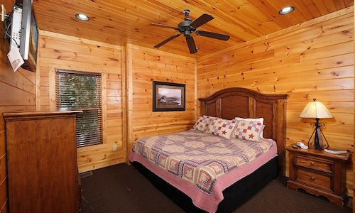 Mountain View Cabin 1 Mile To Downtown Gatlinburg - Gatlinburg, TN