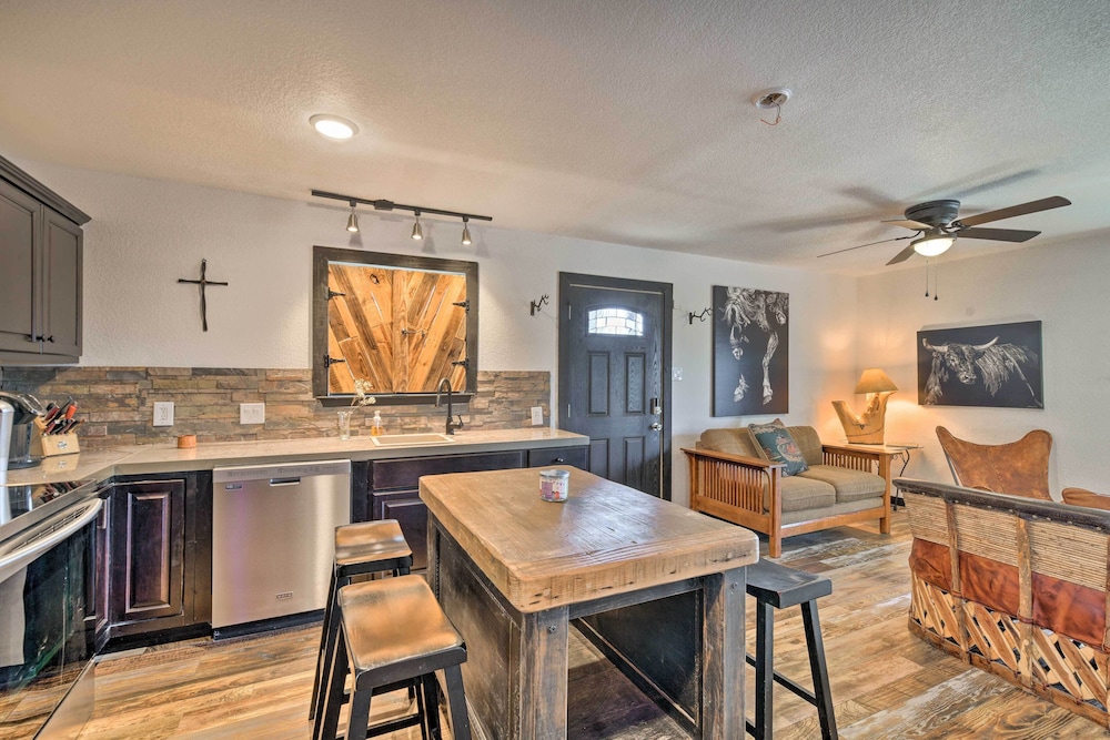 4 Mi to Dtwn: Rustic Fort Worth Apt - Fort Worth | Vrbo