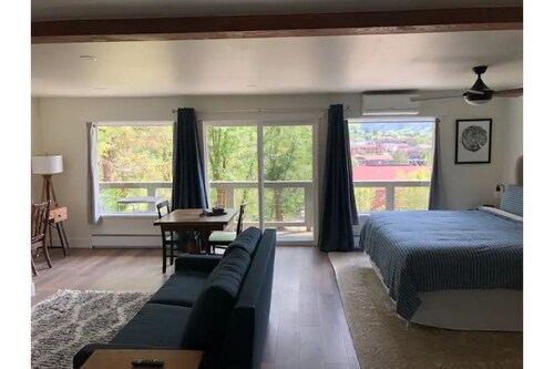 Downtown Hot Springs Studio W/ View And Garage - Glenwood Springs, CO