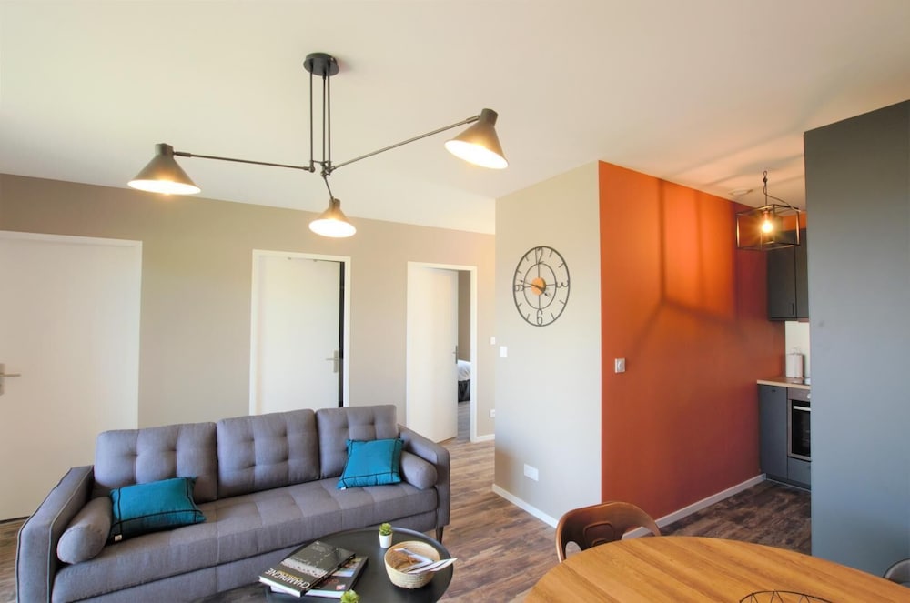 Bois de Champagne - Industrial - Magnant | Vrbo