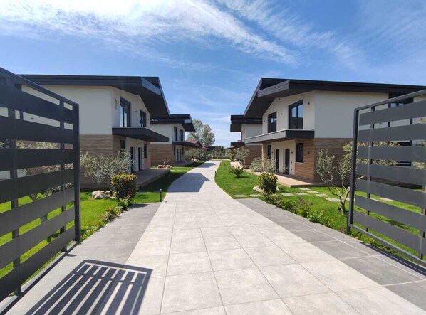 Book Lej & Laj Residence in Sukth | Hoteles.com
