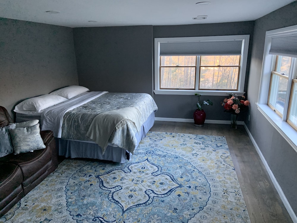 1 HR NYC Getaway Awesome Newly Renovated Home on 4 Acres, Stunning ...