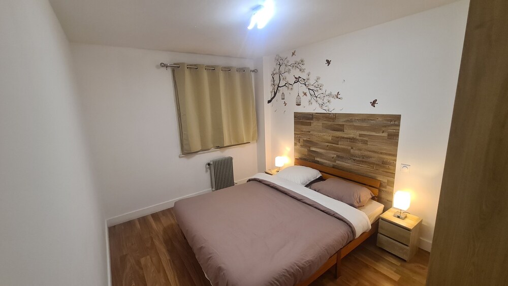 Nice Type 3 close to all amenities 20 minutes walk from the lake ...