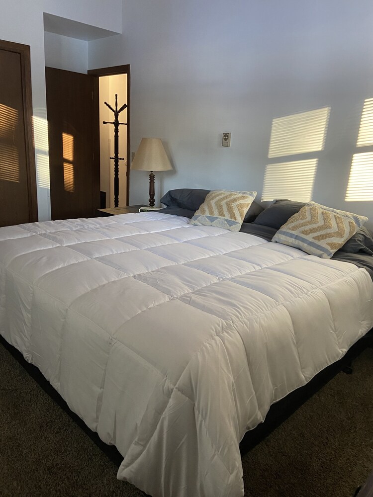 Poskin Lake Getaway Cabin Lakefront access and beautiful sunrise ...