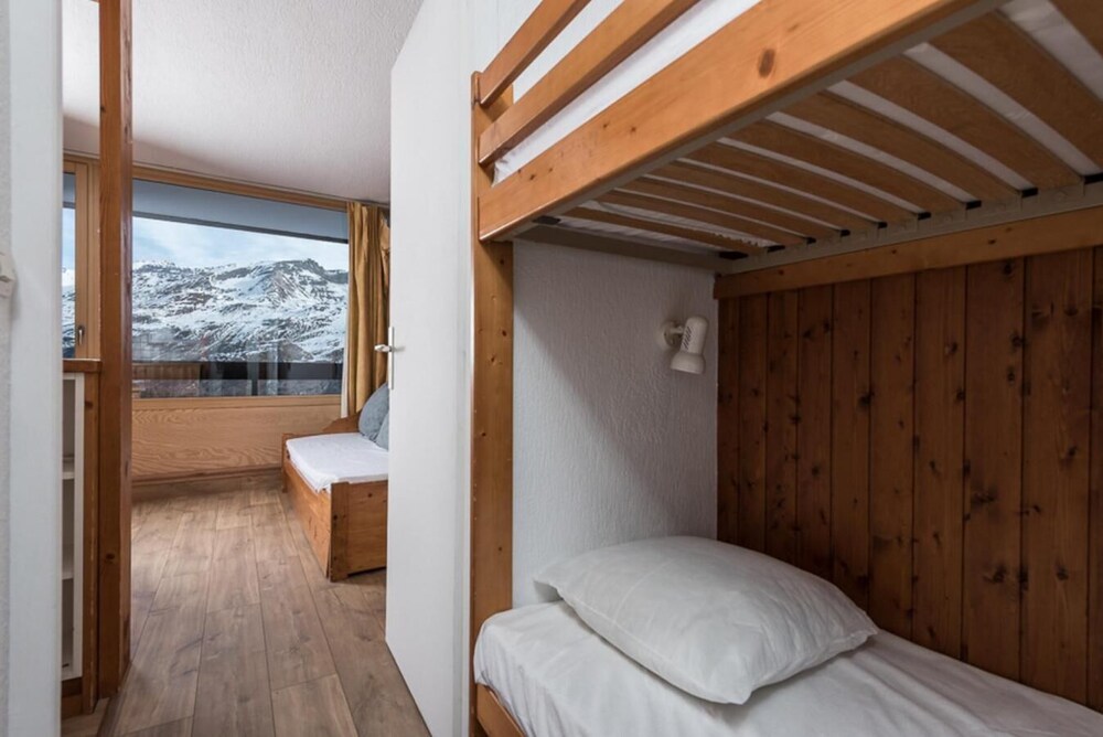 300m from ski slopes, 7th floor, view open, balcony, tv, ski locker ...