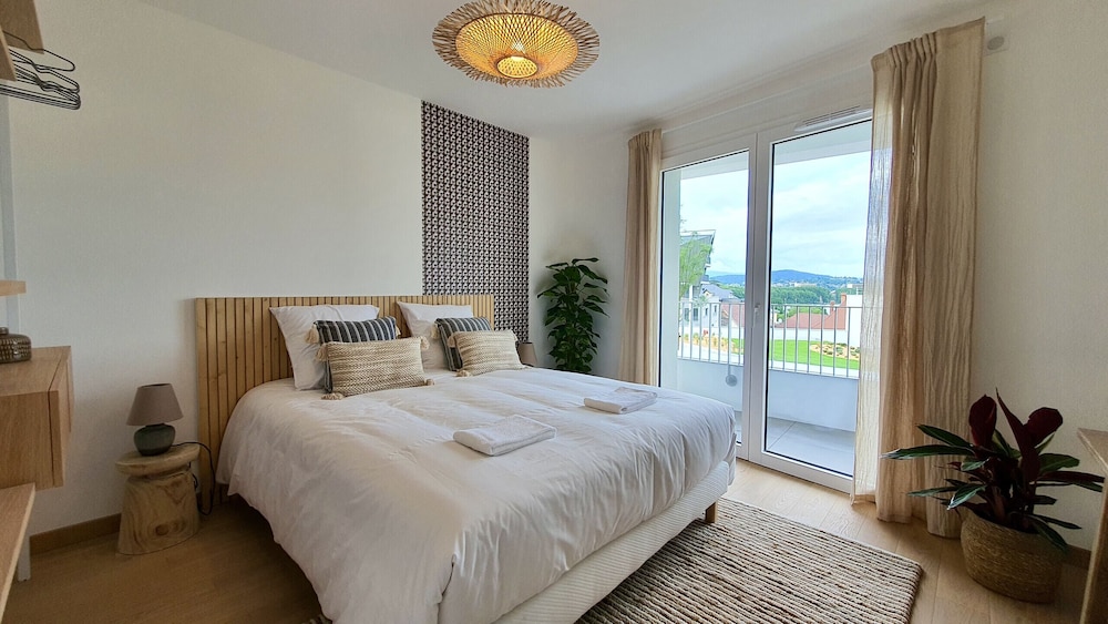 Le Bohème Beau T2 vue lac & montagnes + garage - Annecy | Vrbo