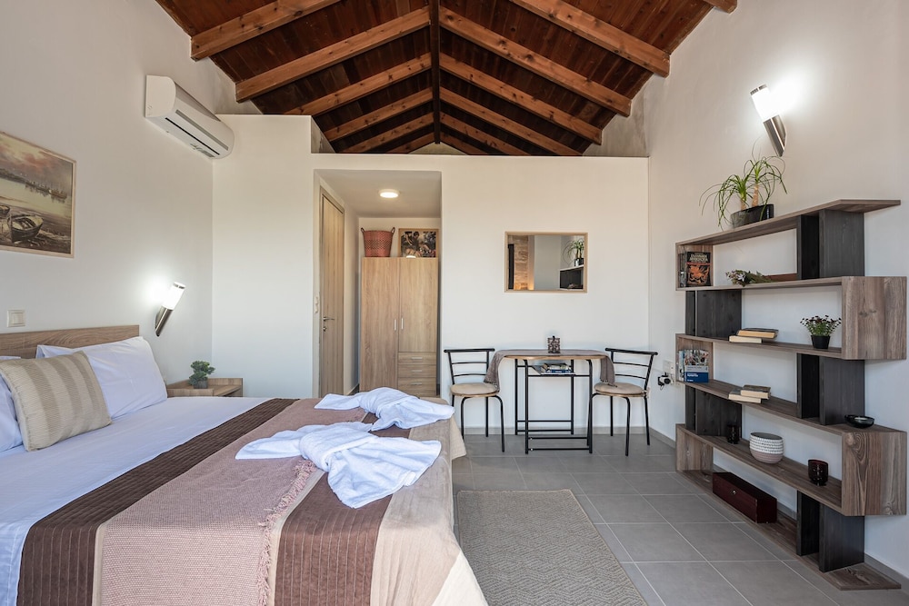 Neda Villa with private pool, Peaceful location, 2.7km from sandy beach ...