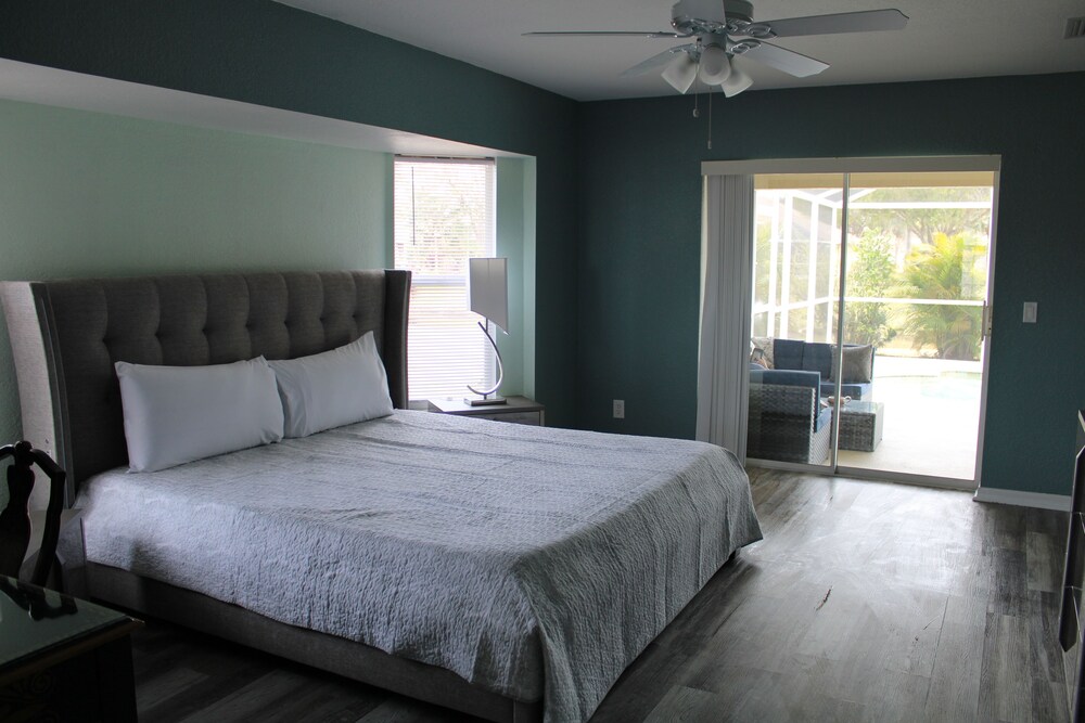 YOUR PRIVATE OASIS WITH POOL HEATER, MINUTES FROM THE BEACH! - Rotonda ...