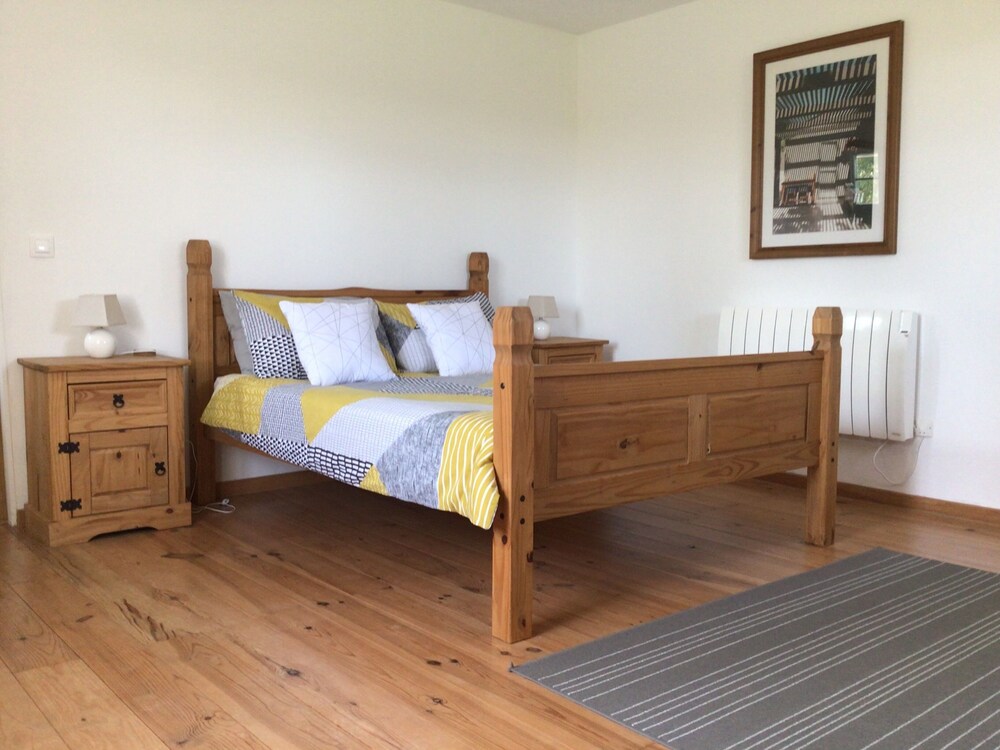 A very spacious cottage with 3 large ensuite bedrooms with Great views ...