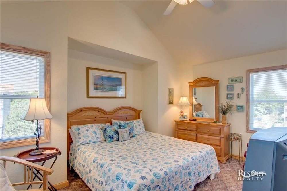 1756 - Heavenly Shore, a spacious 5-bed home in Corolla, NC, private ...