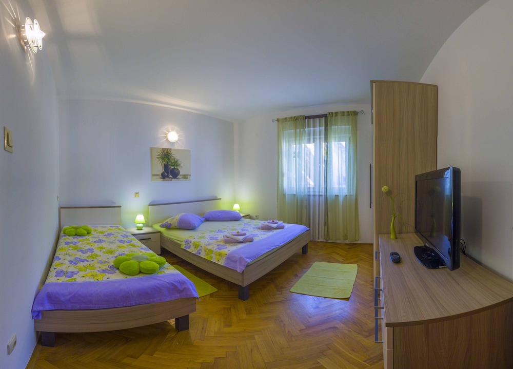 Villa Ma&Ma with pool, parking, high speed Internet, BBQ - Srijane | Vrbo