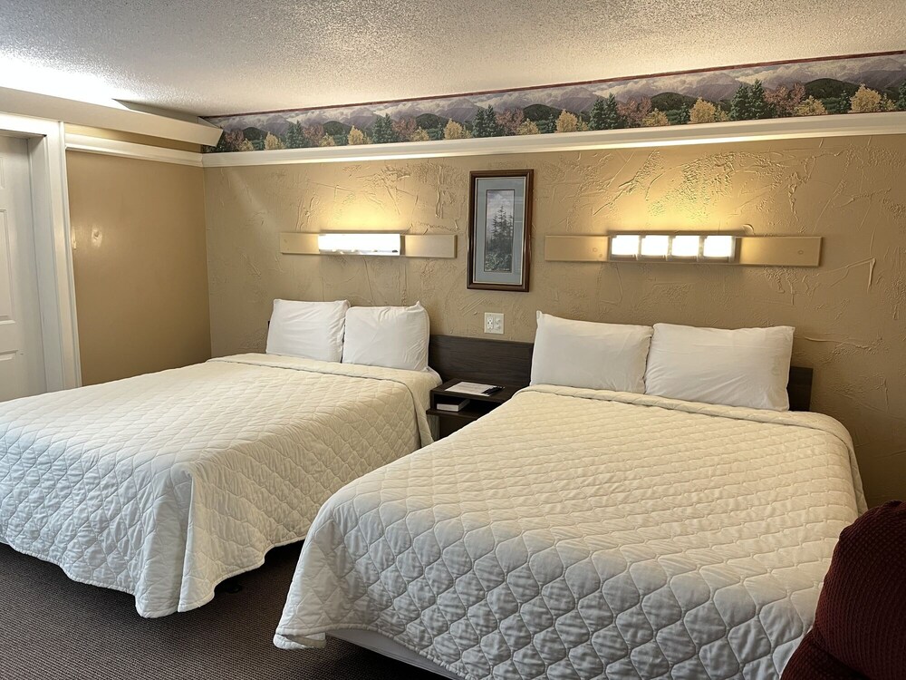 Carr's Northside Hotel - 2 Queen Reviews, Deals & Photos 2026 - Vrbo