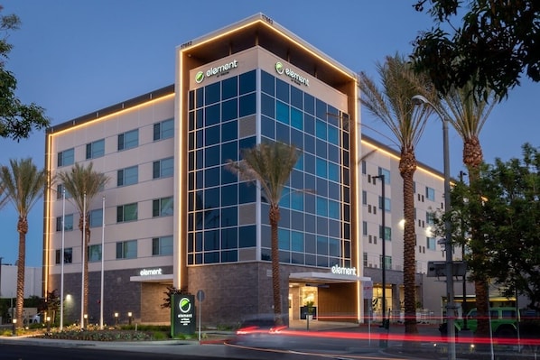 Book Element Irvine in Irvine | Hotels.com