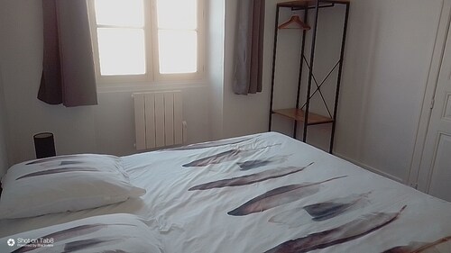 Charmant Appartement Au Coeur De Boussac - Creuse