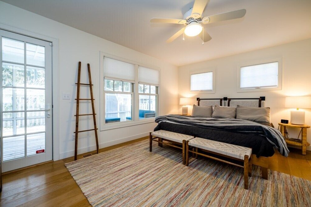 Union Pier Home Short Walk To Beach & Downtown! - Gordon Beach | Vrbo