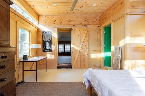 Cozy Log Cabin In Hudson Valley - Brotherhood, America's Oldest Winery