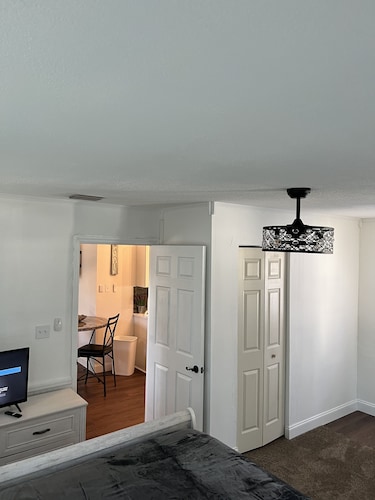 Modern Beach Escape • Close To Downtown & Sand - セント・ピーターズバーグ, FL