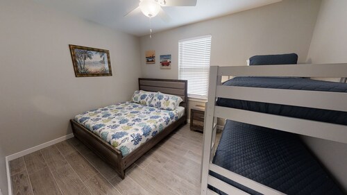 Dillon Bay, New Aruba Bay Townhome, Short Walk To The Beach - North Padre Island, TX