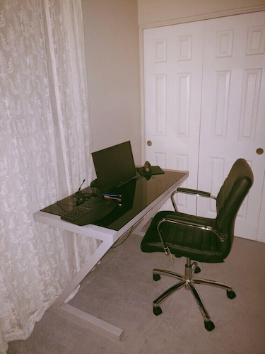 Cheerful Lake Townhouse For Cozy Stay - Beaverton, OR