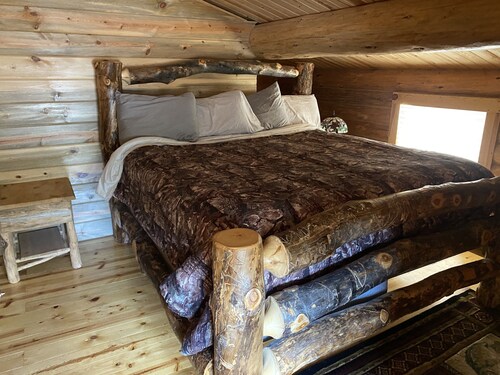 Pet Friendly  2 Bedroom Log Cabin With Hot Tub. - Sturgis, SD