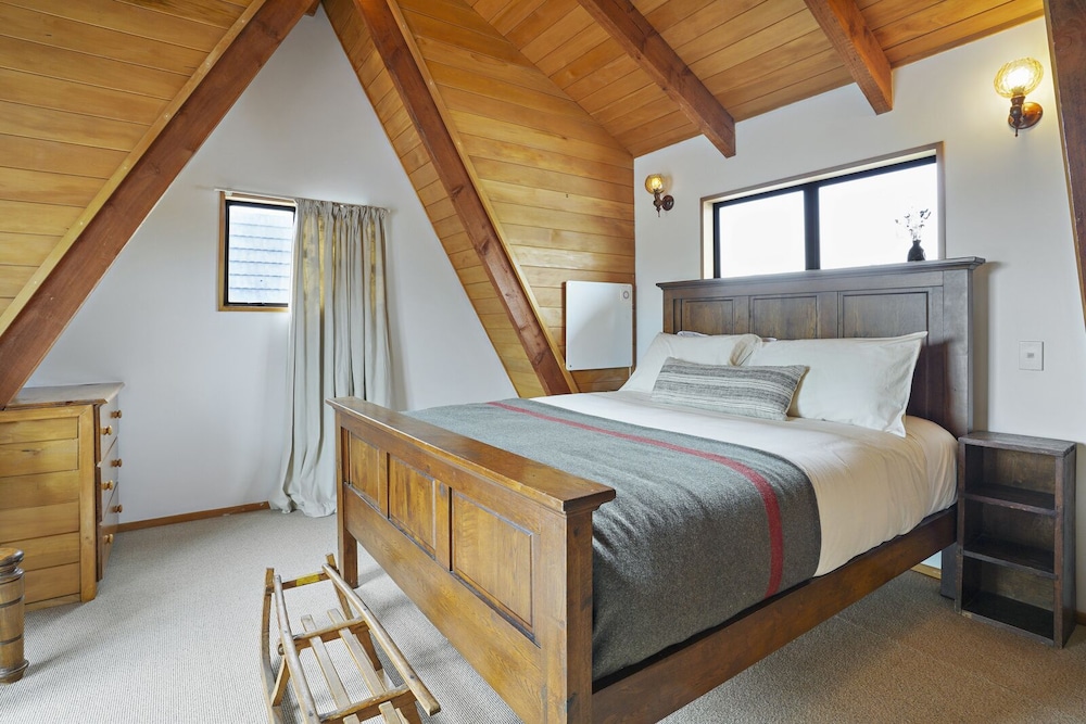 Snow Chalet - Fairlie Holiday Home - Fairlie | Vrbo