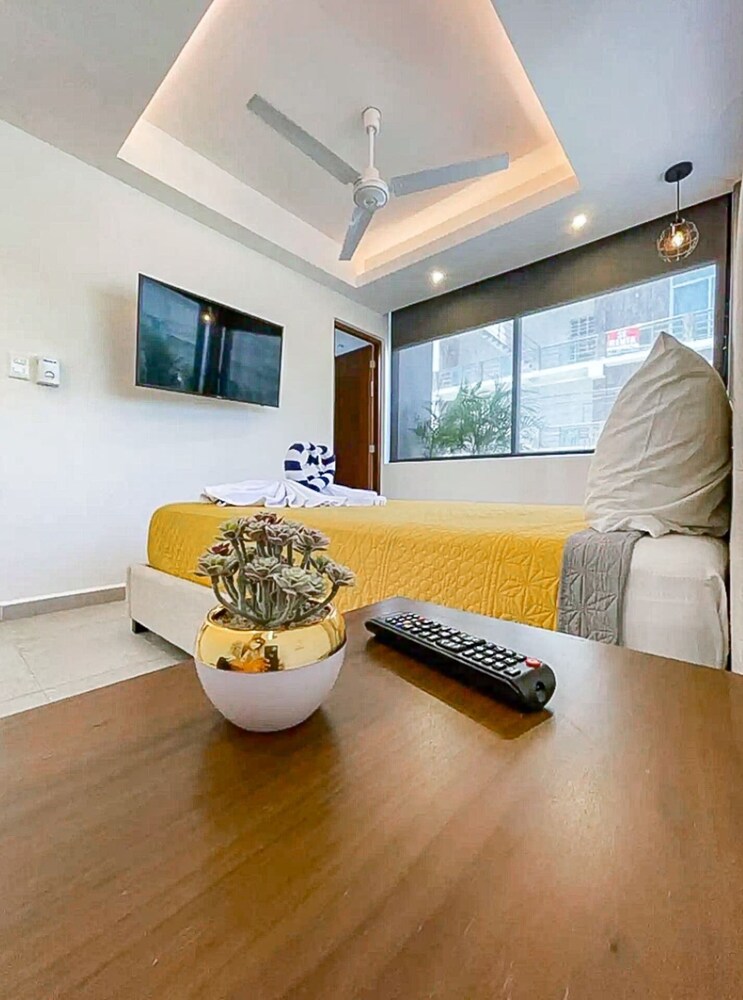 "El Nómada" ~ROOFTOP POOL~ Peaceful but Close to It ALL ~ Walk to ...