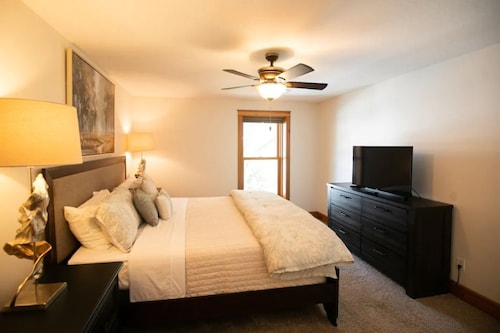 Historic District <1 Mi To Downtown 2br/2ba - Hot Springs, AR