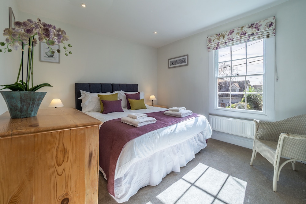 Adorable cottage with a log burner in heavenly village - Constable Lodge - Colchester | Vrbo