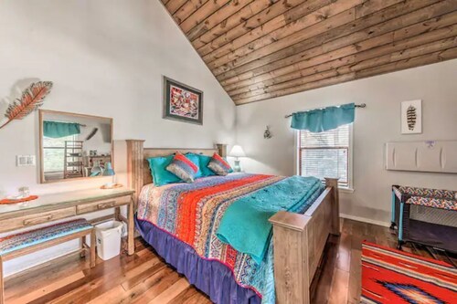 Knotty Pine Cabin W/ Private Hot Tub - Ruidoso, NM