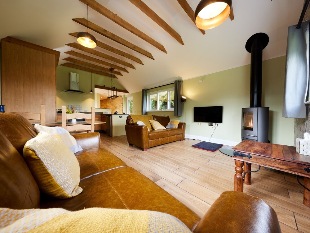 FOREST FARM COTTAGE, pet friendly, with open fire in Balcombe ...