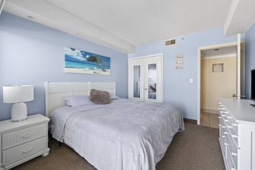 Views For Miles! 2 Bedroom High Floor Oceanfront - Myrtle Beach