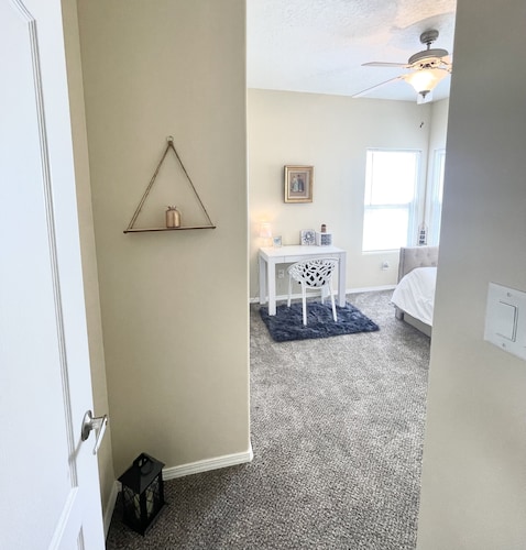Great Location! 3 Br Townhouse W/ Garage And Patio - Albuquerque
