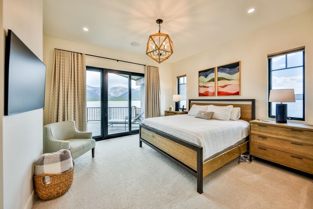 Lakefront Spacious Mountain Lux Home. Private dock, Hot Tub, Bunk Room! - Grand County | Vrbo