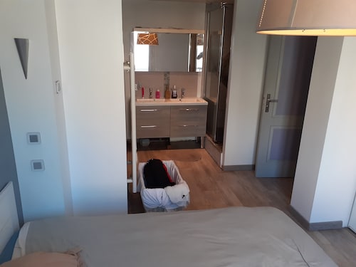 90 M2 2ch 2sdb Pour 4/6 Pers + Terrasse + Barbecue - Le Pontet