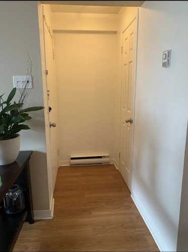 Front Of Water View, Cozy Apartment With Parking - Dorval