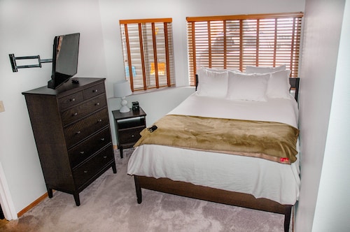 Updated 3br Townhouse W/ Stunning Mountain Views - Dillon, CO