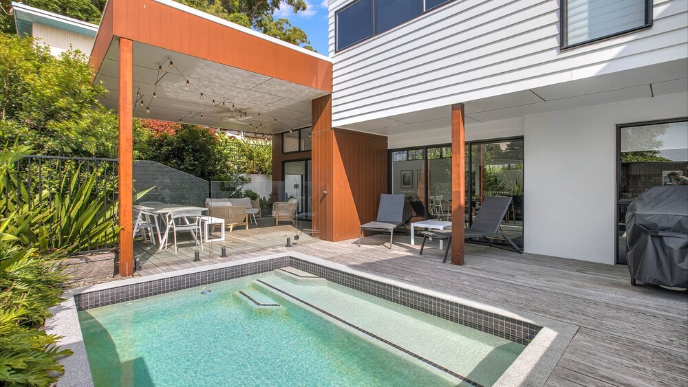 Kirra Bliss - Luxurious and Modern Beach House - Gold Coast | Vrbo