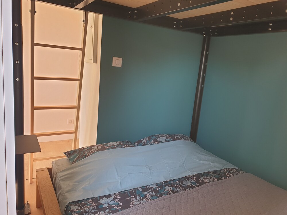 Very nice studio 2 minutes from the sea! - Six-Fours-les-Plages | Vrbo